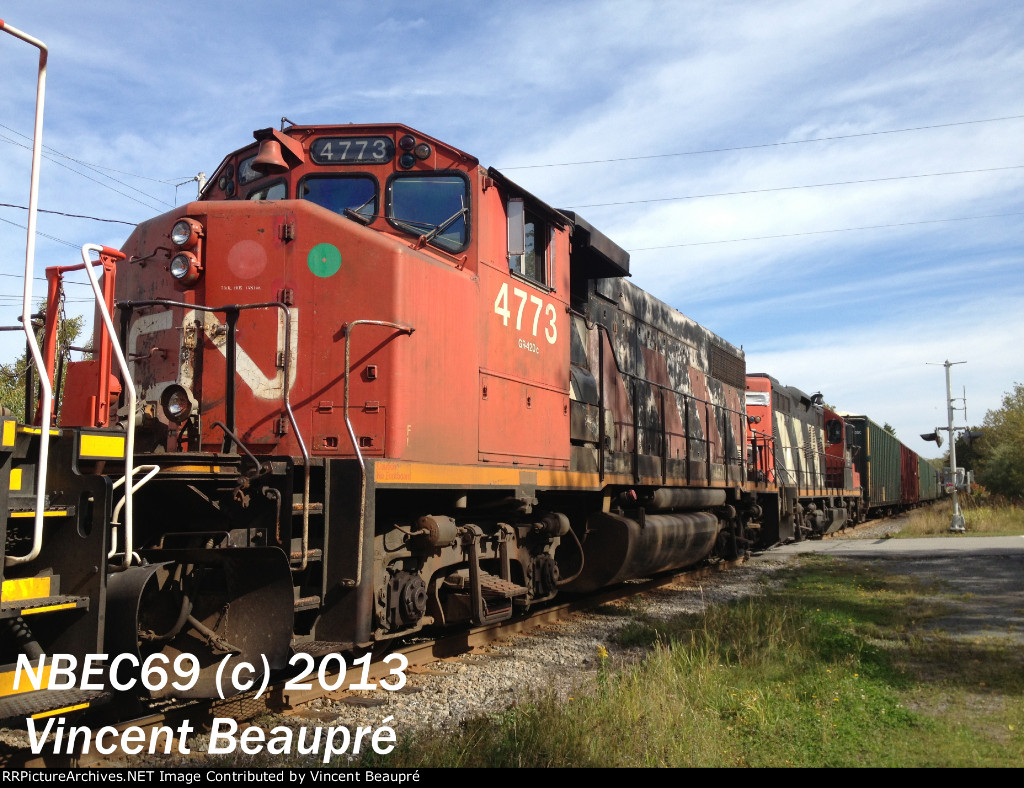 CN 4773 on the 403 West